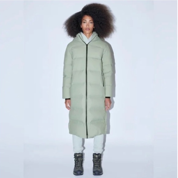 Aritzia | Jackets & Coats | Aritzia The Super Puff O Long Waterproof ...